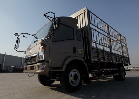 7 Ton Stake Animal Transport Truck , WLY535 Transmission Cattle Transport Trucks