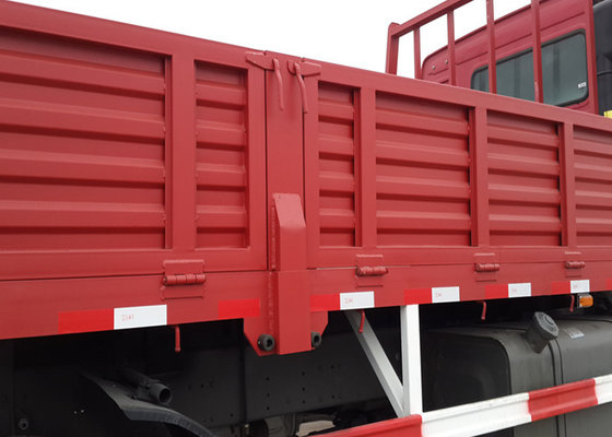 30 Tonne Heavy Cargo Truck 8560 X 2496 X 3048mm Dimension HW70 Cab