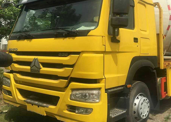 8 Cubic Meter Tank Transport Truck RHD Driving Steering Low Oil Comsuption
