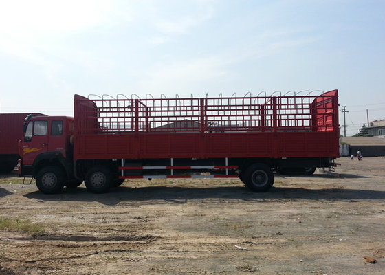 Three Axles Cow Transport Truck , 10 Wheels Horse Cattle Truck RHD Driving Steering