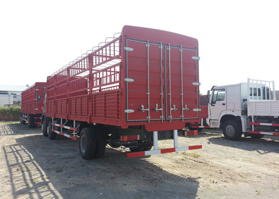 Three Axles Cow Transport Truck , 10 Wheels Horse Cattle Truck RHD Driving Steering