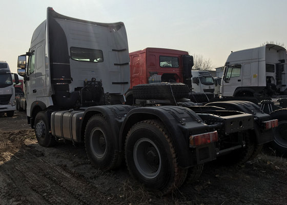 371HP Sinotruk Howo 6x4 Tractor For Transport 12.00R20 Tire 8800kg Curb Weight