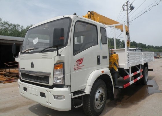 Six Wheels 5T Light Crane Truck , LHD HOWO 4x2 Truck With Loading Crane