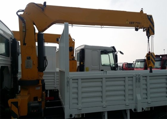Six Wheels 5T Light Crane Truck , LHD HOWO 4x2 Truck With Loading Crane