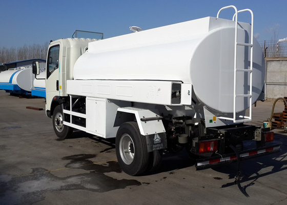 Two Axles Mini Tanker Truck For Oil Transportation 6.50R16 Tire 6CBM Tank