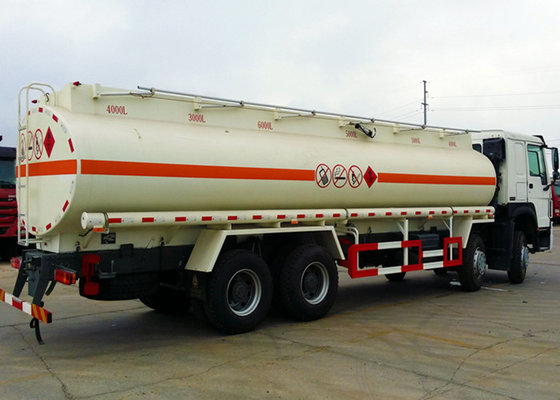 25 CBM 8x4 Oil Tanker Truck Stainless Steel Material 371HP Diesel Engine