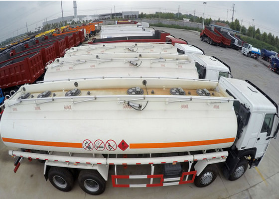 25 CBM 8x4 Oil Tanker Truck Stainless Steel Material 371HP Diesel Engine