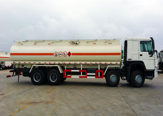 25 CBM 8x4 Oil Tanker Truck Stainless Steel Material 371HP Diesel Engine