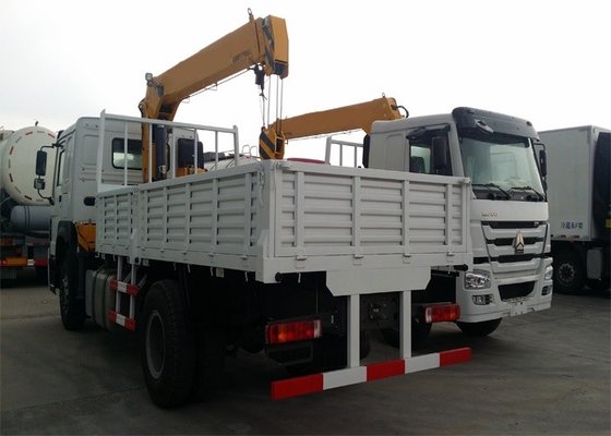 4200 Wheel Base 5 Ton Crane Truck , 6 Wheels Small Truck With Crane 140HP Engine