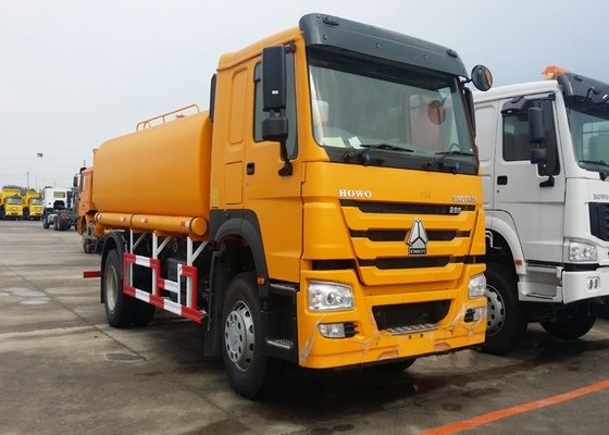 HW76 Cab Water Sprinkler Truck , 400L Tank Water Carrier Truck With 290HP Engine