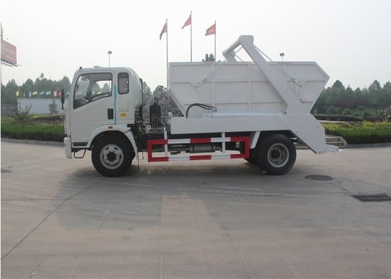 Six Wheels Swept Body Arm Roll Garbage Truck , 4x2 5 - 6CBM Waste Container Truck