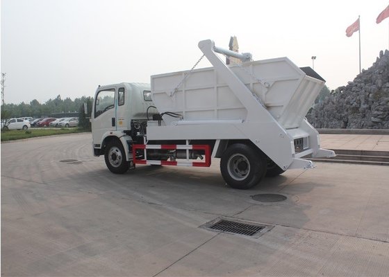 Six Wheels Swept Body Arm Roll Garbage Truck , 4x2 5 - 6CBM Waste Container Truck