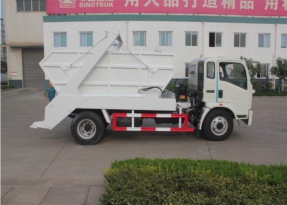 Six Wheels Swept Body Arm Roll Garbage Truck , 4x2 5 - 6CBM Waste Container Truck