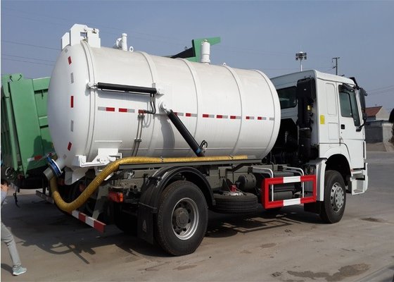Le type 6 d'entraînement du camion 4x2 d'aspiration d'eaux d'égout de SINOTRUK HOWO roule la cabine HW76