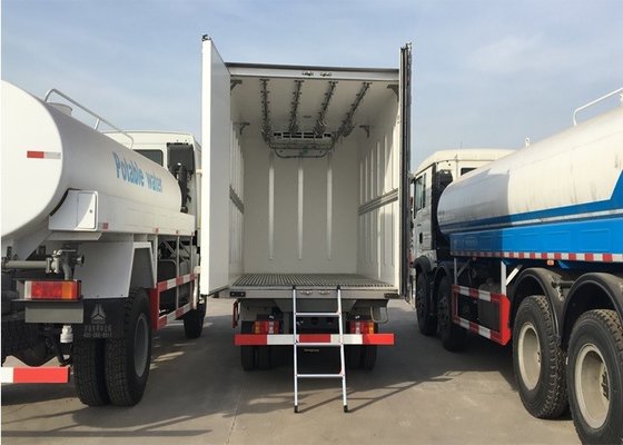 4x2 Refrigerated Box Truck Full Size Rear Door Open Stainless Steel Hinges Type