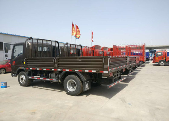 1880 Cab Small Cargo Truck , 5995×2150×2450mm 4x2 HOWO Light Truck RHD Steering