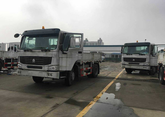 6 Wheels 4x2 Dropside Truck , Sinotruk HOWO 295R22.5 Tire Heavy Duty Trucks
