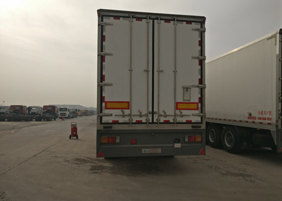 Tri Axles 88CBM Semi Refrigerated Trailer Van Trailer For Sea Food Transport