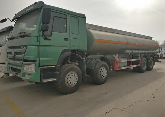 Vier Achsen-Tankfahrzeug-LKW SINOTRUK HOWO 30 - 40 Tonnen für Öl-Transport