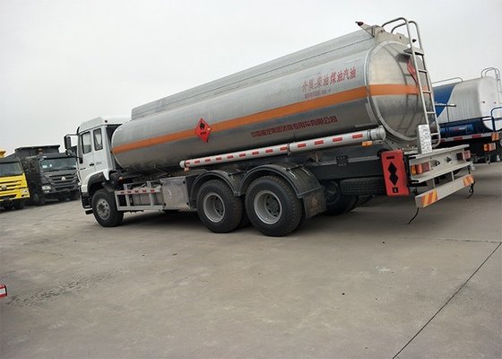 10 camion de pétrolier des roues 336HP 18M3 pour le transport d'huile, couleur blanche