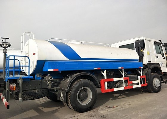 6 Tires Sinotruk Howo Water Tanker Truck LHD / RHD With 266HP Engine , HW76 Cab