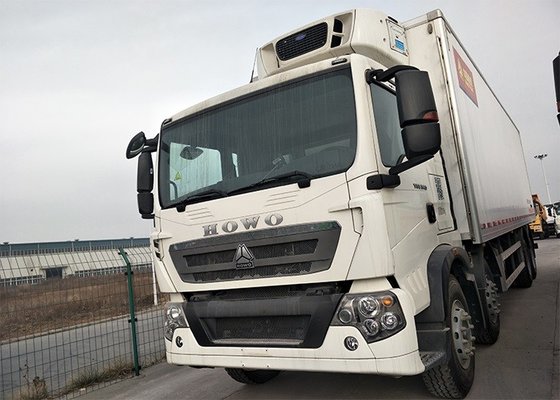 10 Wheel 30T HOWO Freezer Box Truck , Small Refrigerated Truck With Euro II Emission