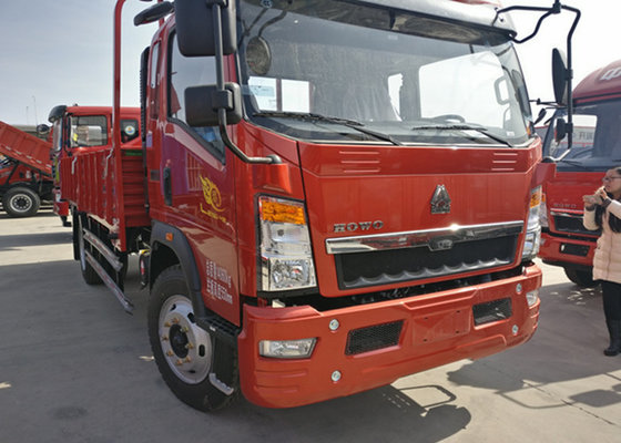 6 Wheels HOWO Light Cargo Truck 10 Ton Loading Capacity Yunnei 115HP Engine