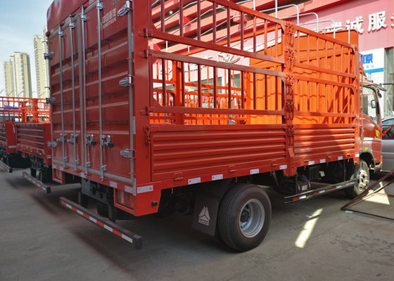 7T - 10 T Double Axles HOWO Light Duty Trucks For Livestock Transport