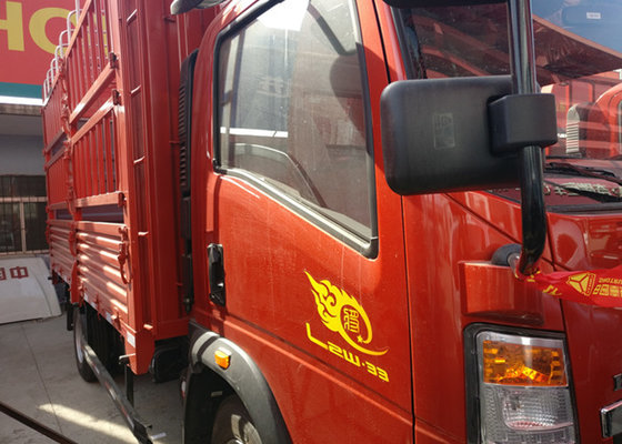 7T - 10 T Double Axles HOWO Light Duty Trucks For Livestock Transport
