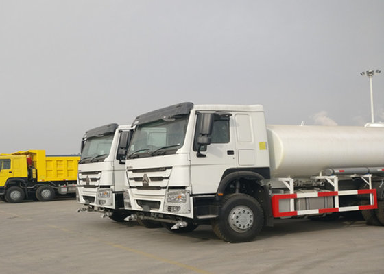 Internal Anti - Corrosion Construction 10 Wheels Water Transport Trucks 18-25CBM