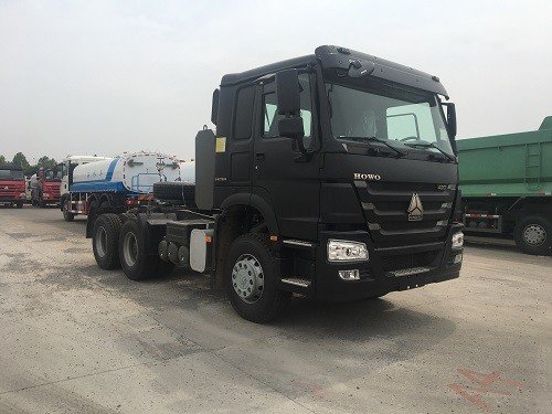 Manual Operated Heavy Duty Tractor / Sinotruk Tractor Truck Max Speed 102 Km /H