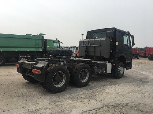 Manual Operated Heavy Duty Tractor / Sinotruk Tractor Truck Max Speed 102 Km /H