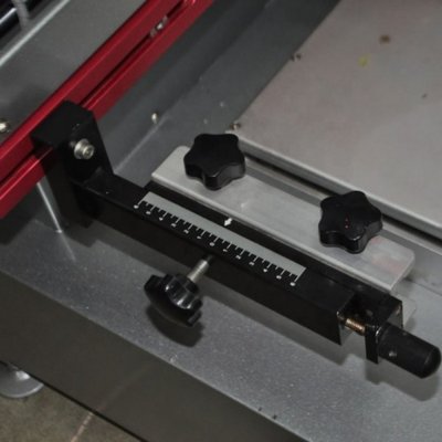 Rotary 4 station 1 color silk screen printing machine with mechanical arm