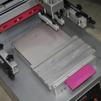 Rotary 4 station 1 color silk screen printing machine with mechanical arm
