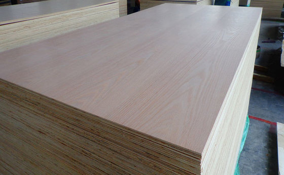 AAA Quality P/C Red Oak Plywood , Cabinet Grade Plywood Wear Resistant