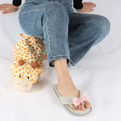 Custom logo women Indoor Outdoor House Flip Flops Cozy Premium Memory Foam Fluffy Slippers for ladies