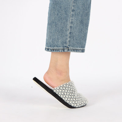 Accept LOGO custom factory direct sales ladies winter fashion home warm non slip indoor and outdoor Coral fleece slippers