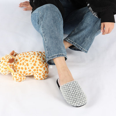 Accept LOGO custom factory direct sales ladies winter fashion home warm non slip indoor and outdoor Coral fleece slippers