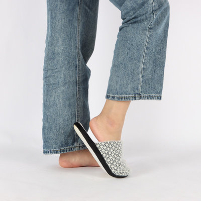 Accept LOGO custom factory direct sales ladies winter fashion home warm non slip indoor and outdoor Coral fleece slippers