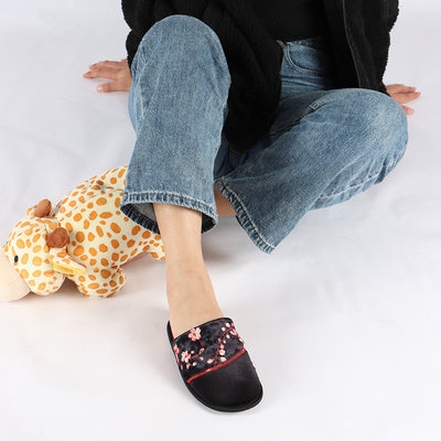 wholesale New design Retro Winter Slippers for Women Fluffy Slippers Shoes anti slip Short Plush Flat sole slippers