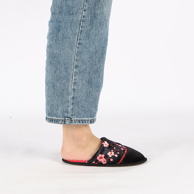 wholesale New design Retro Winter Slippers for Women Fluffy Slippers Shoes anti slip Short Plush Flat sole slippers