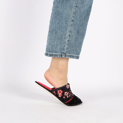wholesale New design Retro Winter Slippers for Women Fluffy Slippers Shoes anti slip Short Plush Flat sole slippers