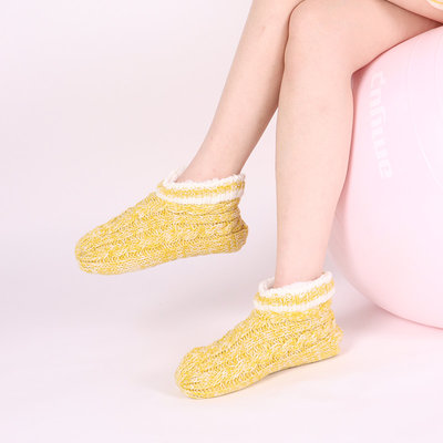 Hot Sale High Quantity Popular women Winter slipper Socks customized girls fashion socks non-skid short sherpa designer socks