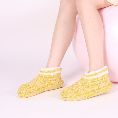 Hot Sale High Quantity Popular women Winter slipper Socks customized girls fashion socks non-skid short sherpa designer socks