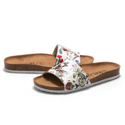 2022 new wholesale Custom summer light Women Thick leather Slippers Outdoors Beach shoes flat sandals