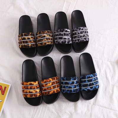 New Design slippers summer Women thick sole non-slip leopard grain shining diamond slides sandals wholesale