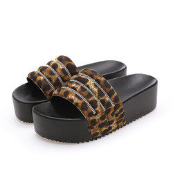 New Design slippers summer Women thick sole non-slip leopard grain shining diamond slides sandals wholesale
