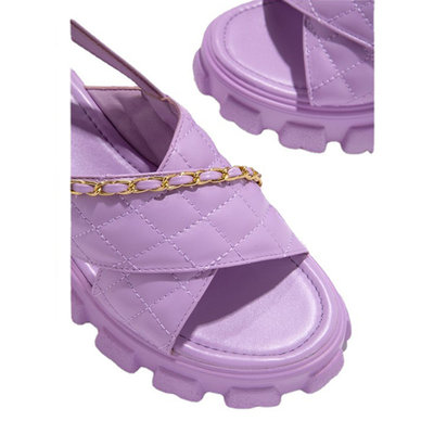 Factory supply outdoor Flat sandals Women 2022 fashion trend chain decoration thick sole non-slip slippers