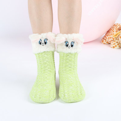 hot sales ladies antiskid soft socks mid-length polyester socks with lovely pattern sherpa socks with many colors