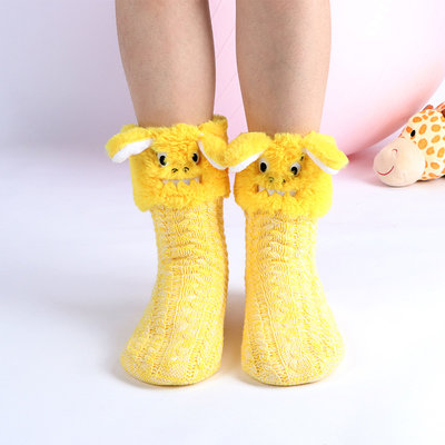 hot sales ladies antiskid soft socks mid-length polyester socks with lovely pattern sherpa socks with many colors